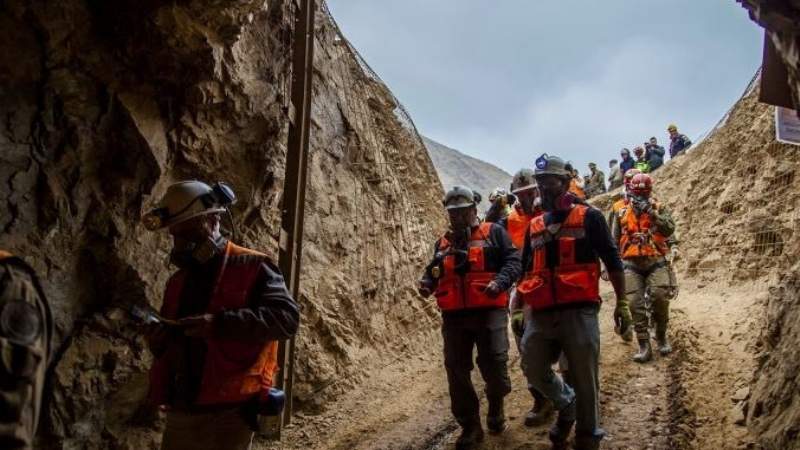 Chile: rescatan con vida a uno de los mineros bolivianos atrapados